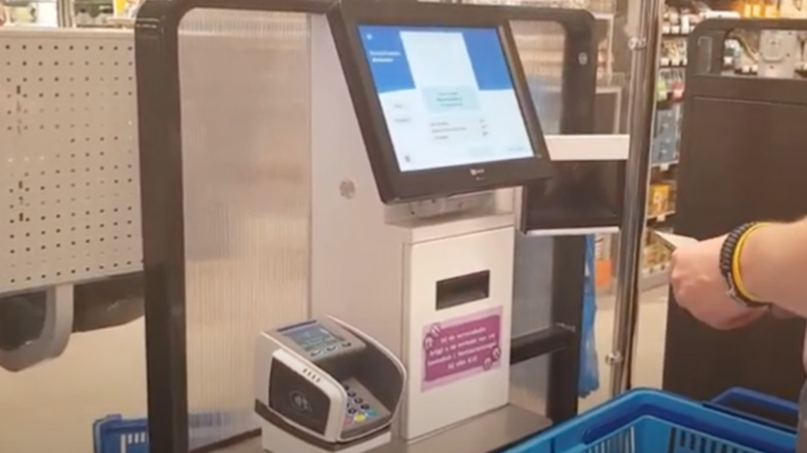 Supermarkten voeren extra regels in bij zelfscan: Deze klanten worden ...