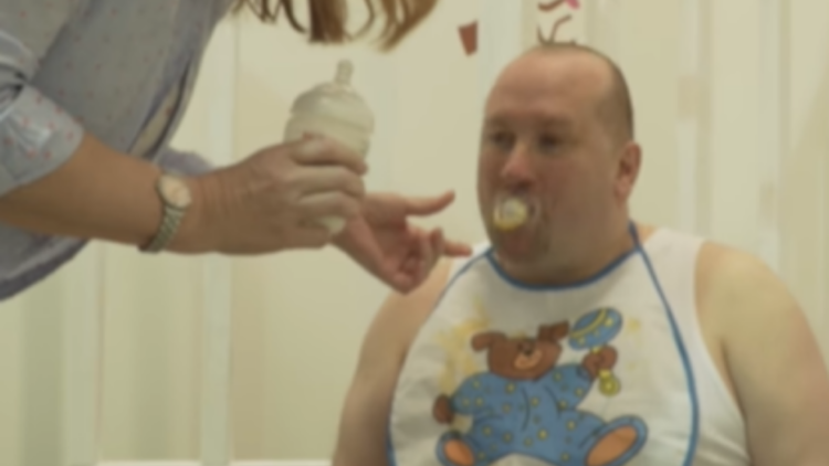 Dit is Phil: De grondwerker die zich graag verkleed en gedraagt als een ...