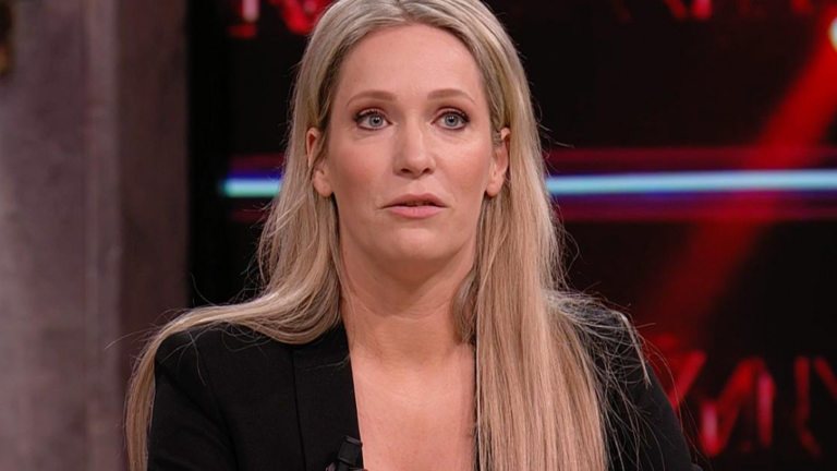 FOTO: Helene Hendriks geniet van haar vakantie aan het strand in een ...