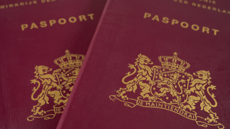 Yara (50) heeft eindelijk een X in haar paspoort: "Mijn lichaam is een mix"