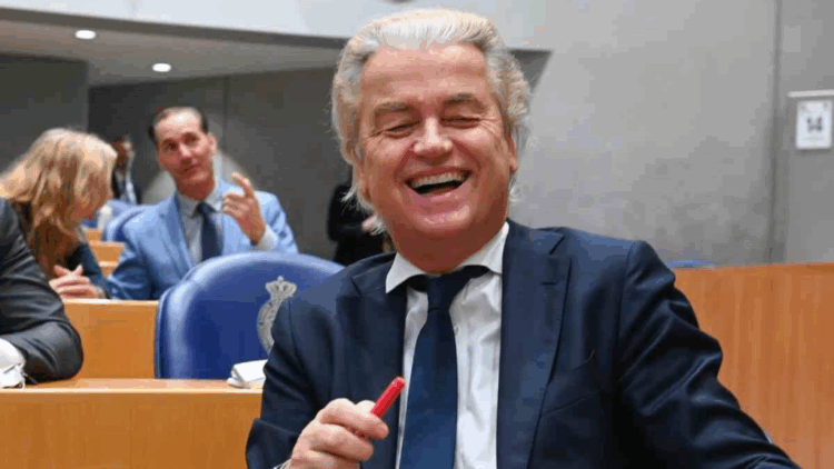 Mensen geloven hun ogen niet: dit is hoeveel Geert Wilders verdient per ...