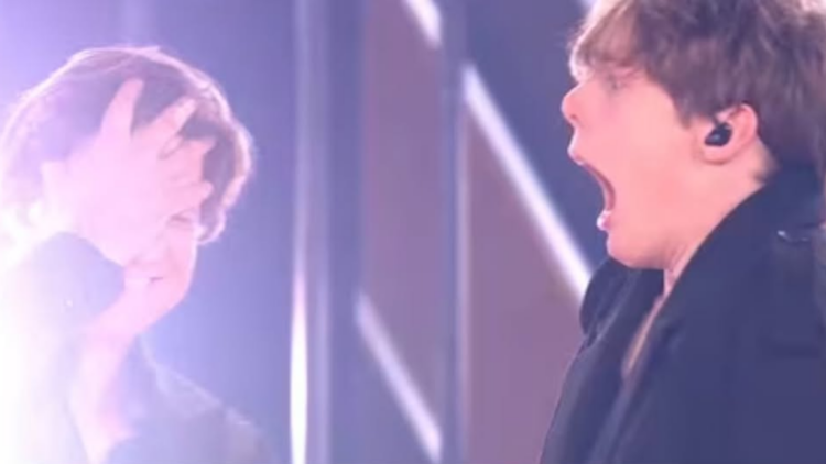 Bas Serra wint The Voice van Vlaanderen 2026 en reageert emotioneel